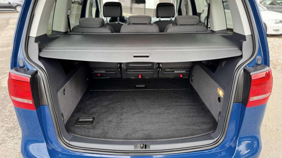 Blue Volkswagen Touran 2012 in Telschi, with an engine capacity of 1.39 L and mileage of 173 thousand km for 6700 €, photo 20 on AUTOMOTO.COM.LV