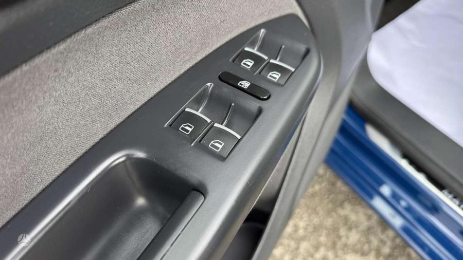 Blue Volkswagen Touran 2012 in Telschi, with an engine capacity of 1.39 L and mileage of 173 thousand km for 6700 €, photo 26 on AUTOMOTO.COM.LV