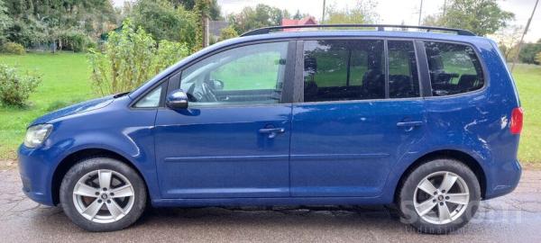 Blue Volkswagen Touran 2012 in Ogre, with an engine capacity of 1.60 L and mileage of 360 thousand km for 5700 €, photo 1 on AUTOMOTO.COM.LV