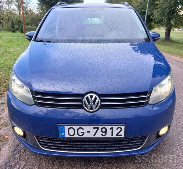 Blue Volkswagen Touran 2012 in Ogre, with an engine capacity of 1.60 L and mileage of 360 thousand km for 5700 €, photo 3 on AUTOMOTO.COM.LV