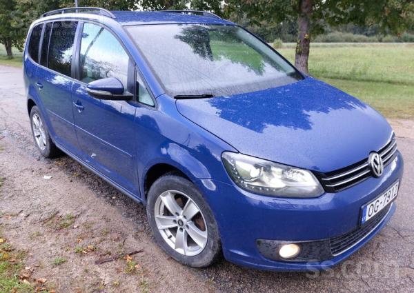 Blue Volkswagen Touran 2012 in Ogre, with an engine capacity of 1.60 L and mileage of 360 thousand km for 5700 €, photo 4 on AUTOMOTO.COM.LV