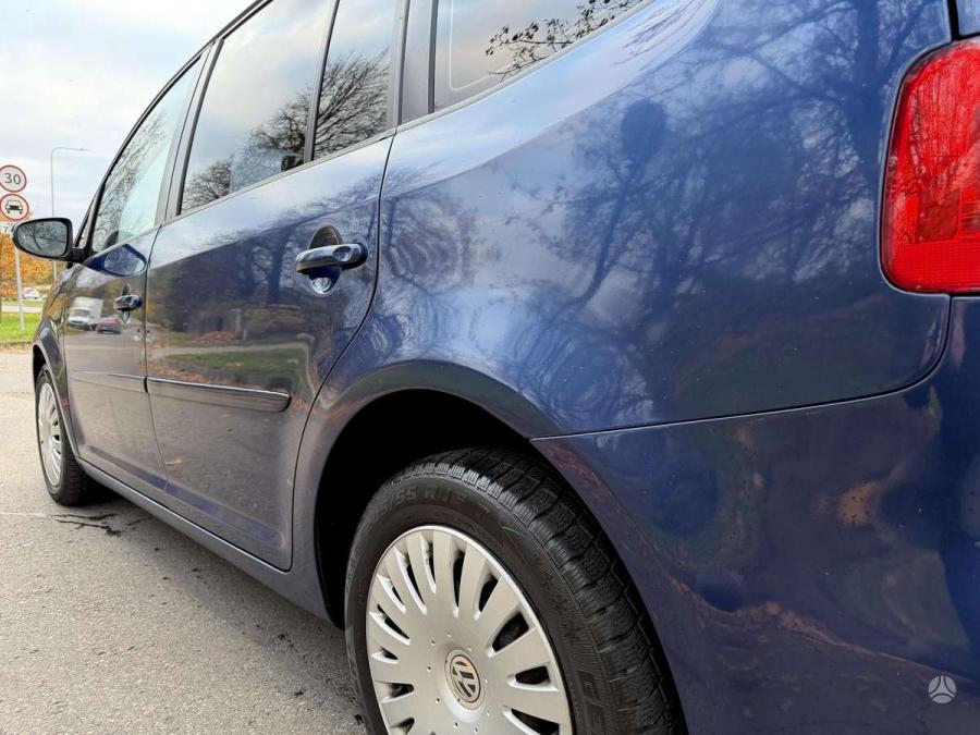 Zils Volkswagen Touran 2012 Viļņa, ar dzinēja tilpumu 0.00 L un nobraukumu 303 tūkst. km par 3300 €, foto 8 vietnē AUTOMOTO.COM.LV