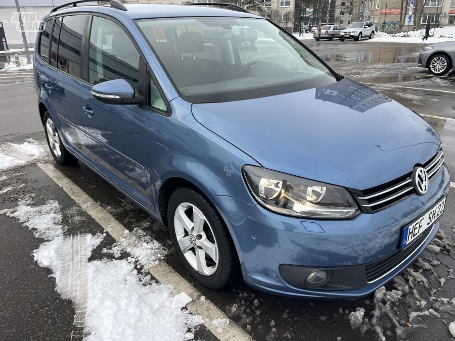 Blue Volkswagen Touran 2013 in Kaunas, with an engine capacity of 1.60 L and mileage of 203 thousand km for 5600 €, photo 1 on AUTOMOTO.COM.LV