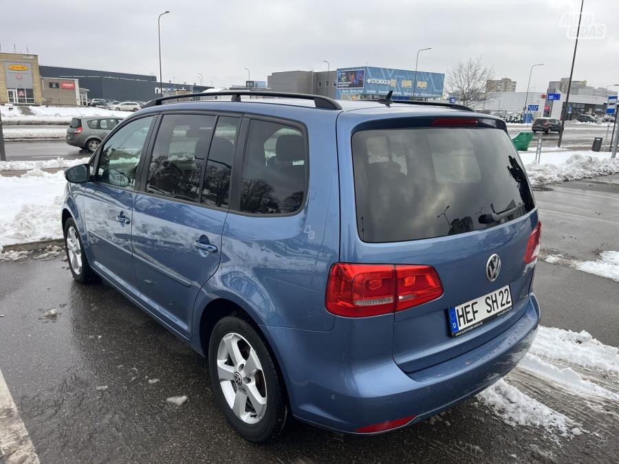 Blue Volkswagen Touran 2013 in Kaunas, with an engine capacity of 1.60 L and mileage of 203 thousand km for 5600 €, photo 8 on AUTOMOTO.COM.LV