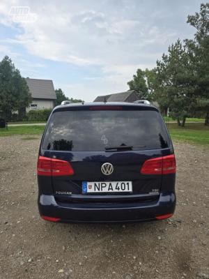 Zils Volkswagen Touran 2013 Panevēža, ar dzinēja tilpumu 1.60 L un nobraukumu 284 tūkst. km par 5800 €, foto 4 vietnē AUTOMOTO.COM.LV