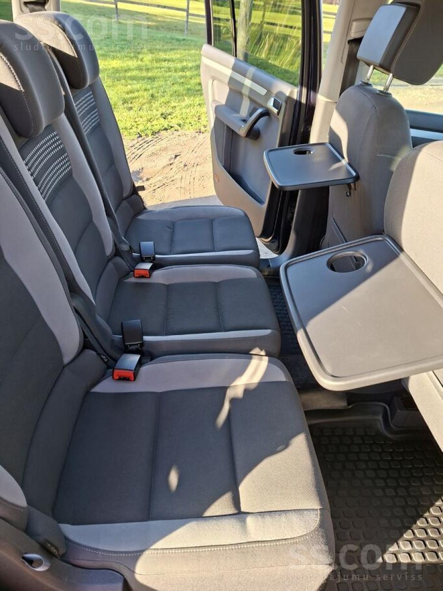 Blue Volkswagen Touran 2013 in Liepaja, with an engine capacity of 2.00 L and mileage of 274 thousand km for 7200 €, photo 5 on AUTOMOTO.COM.LV