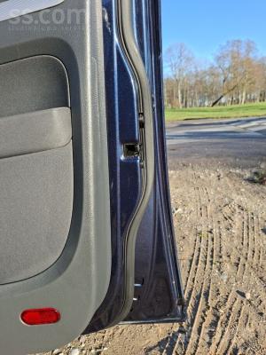 Blue Volkswagen Touran 2013 in Liepaja, with an engine capacity of 2.00 L and mileage of 274 thousand km for 7200 €, photo 7 on AUTOMOTO.COM.LV