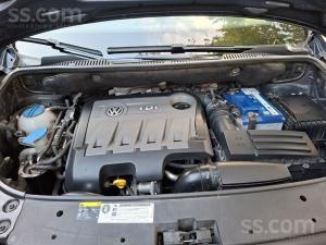 Blue Volkswagen Touran 2013 in Liepaja, with an engine capacity of 2.00 L and mileage of 274 thousand km for 7200 €, photo 11 on AUTOMOTO.COM.LV