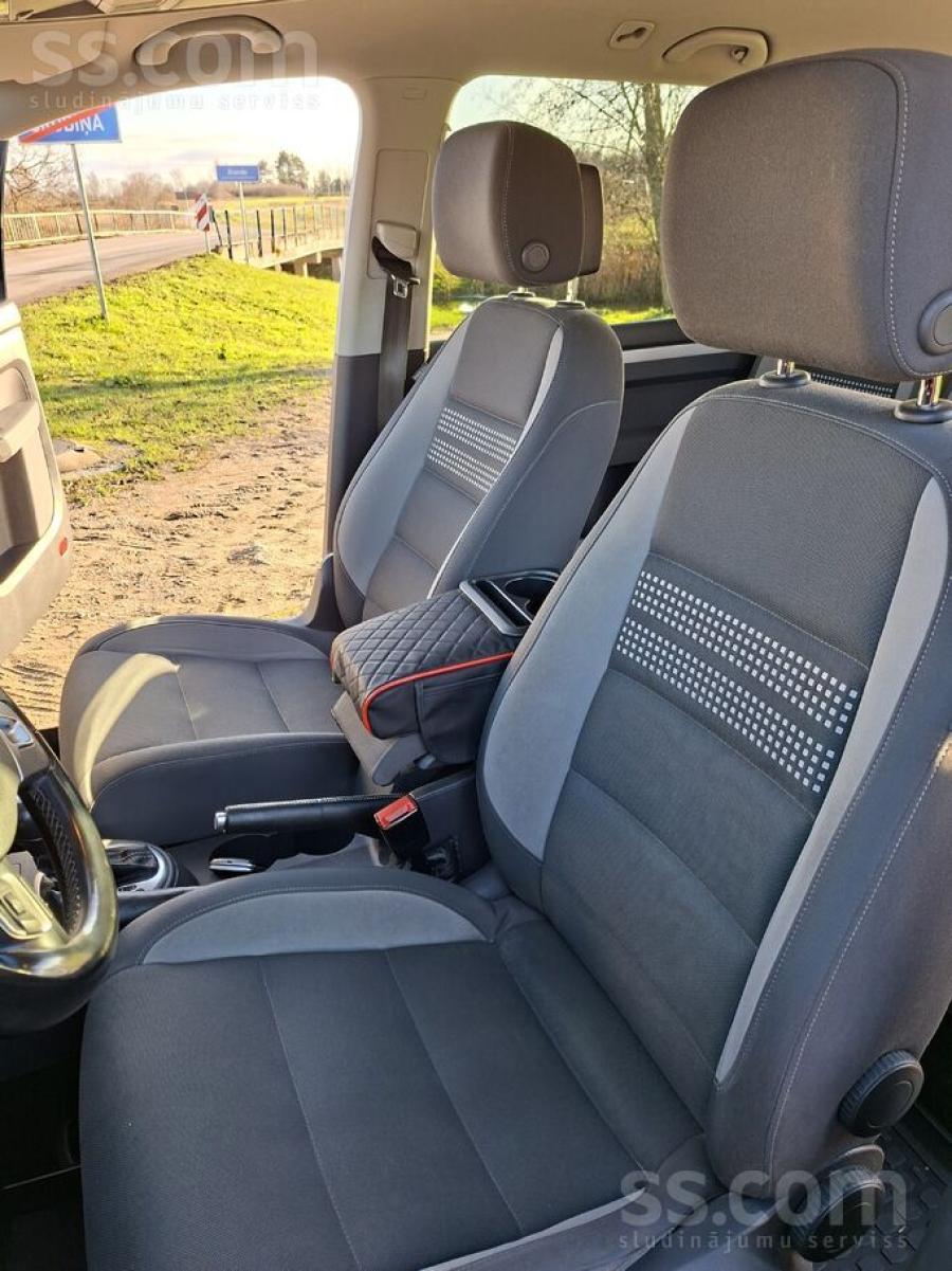 Blue Volkswagen Touran 2013 in Liepaja, with an engine capacity of 2.00 L and mileage of 274 thousand km for 7200 €, photo 15 on AUTOMOTO.COM.LV