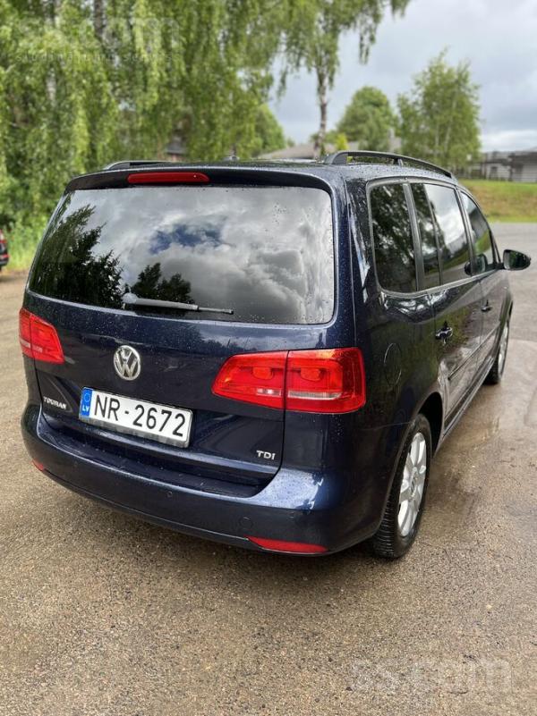 Blue Volkswagen Touran 2013 in Riga, with an engine capacity of 1.60 L and mileage of 205 thousand km for 5200 €, photo 4 on AUTOMOTO.COM.LV