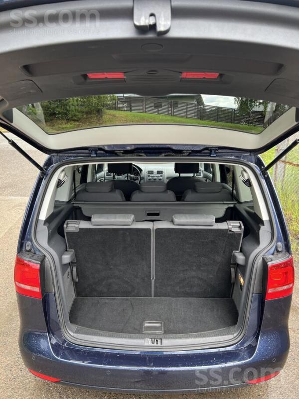Blue Volkswagen Touran 2013 in Riga, with an engine capacity of 1.60 L and mileage of 205 thousand km for 5200 €, photo 6 on AUTOMOTO.COM.LV
