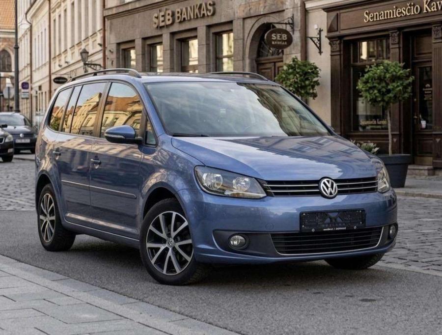 Blue Volkswagen Touran 2013 in Utena, with an engine capacity of 1.60 L and mileage of 304 thousand km for 5590 €, photo 1 on AUTOMOTO.COM.LV