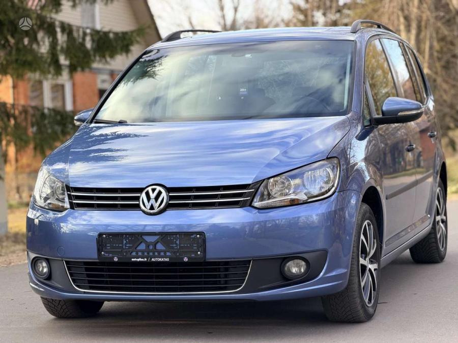 Blue Volkswagen Touran 2013 in Utena, with an engine capacity of 1.60 L and mileage of 304 thousand km for 5590 €, photo 6 on AUTOMOTO.COM.LV