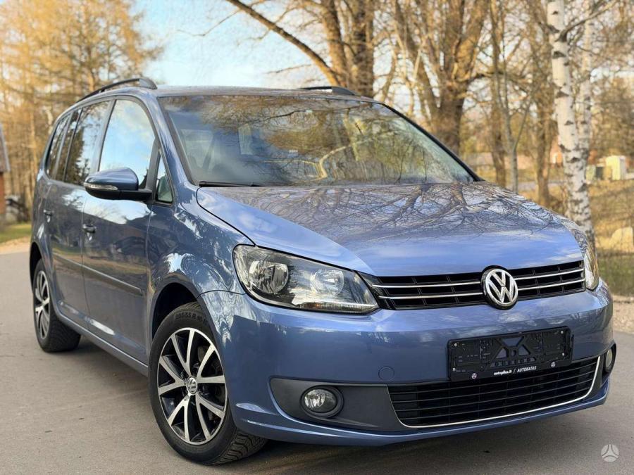 Blue Volkswagen Touran 2013 in Utena, with an engine capacity of 1.60 L and mileage of 304 thousand km for 5590 €, photo 10 on AUTOMOTO.COM.LV