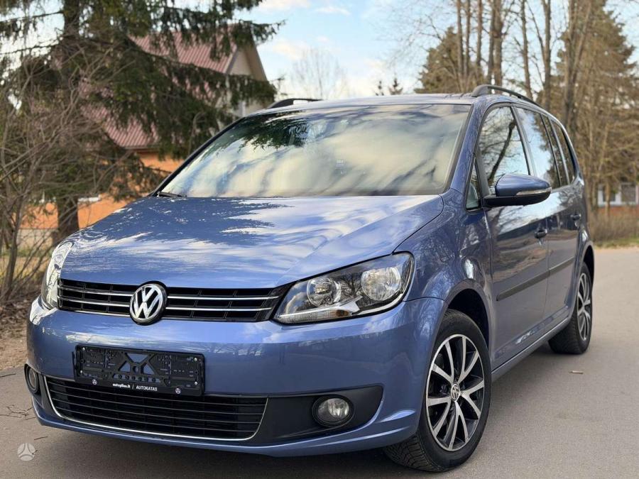 Blue Volkswagen Touran 2013 in Utena, with an engine capacity of 1.60 L and mileage of 304 thousand km for 5590 €, photo 19 on AUTOMOTO.COM.LV