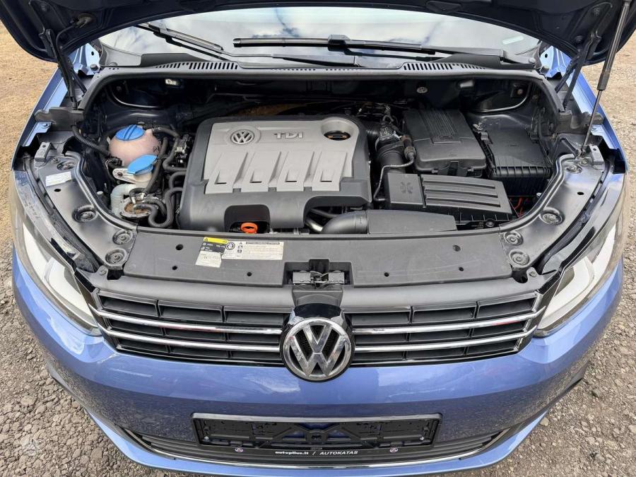 Blue Volkswagen Touran 2013 in Utena, with an engine capacity of 1.60 L and mileage of 304 thousand km for 5590 €, photo 21 on AUTOMOTO.COM.LV