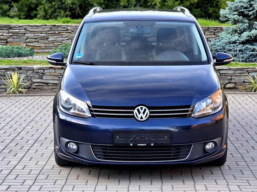 Blue Volkswagen Touran 2013 in Kedainiai, with an engine capacity of 1.97 L and mileage of 287 thousand km for 5999 €, photo 3 on AUTOMOTO.COM.LV
