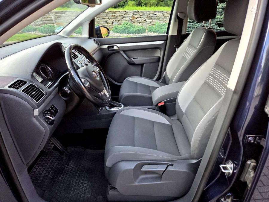 Blue Volkswagen Touran 2013 in Kedainiai, with an engine capacity of 1.97 L and mileage of 287 thousand km for 5999 €, photo 19 on AUTOMOTO.COM.LV