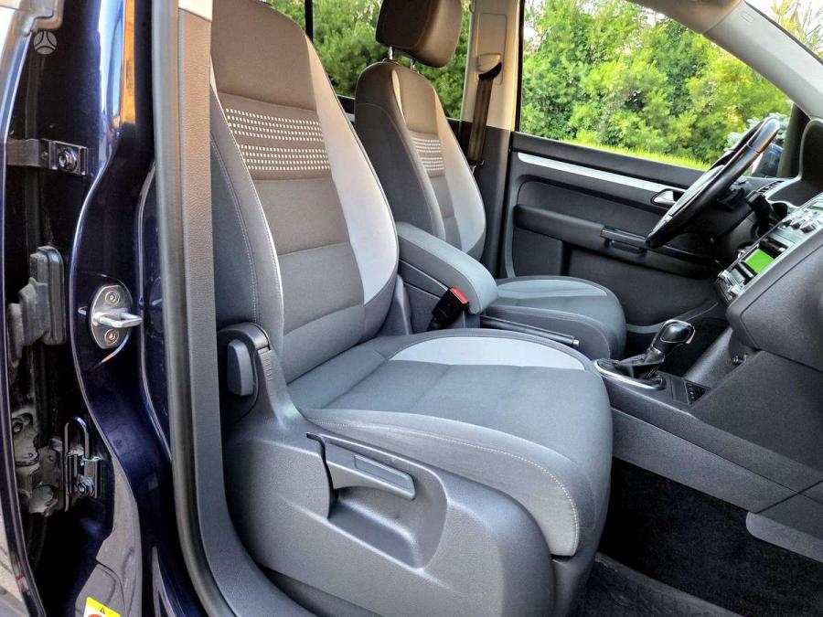 Blue Volkswagen Touran 2013 in Kedainiai, with an engine capacity of 1.97 L and mileage of 287 thousand km for 5999 €, photo 20 on AUTOMOTO.COM.LV
