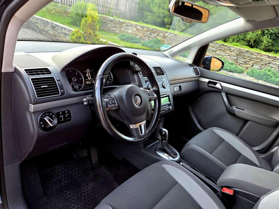 Blue Volkswagen Touran 2013 in Kedainiai, with an engine capacity of 1.97 L and mileage of 287 thousand km for 5999 €, photo 25 on AUTOMOTO.COM.LV