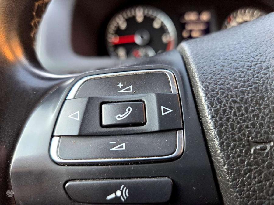 Blue Volkswagen Touran 2013 in Kedainiai, with an engine capacity of 1.97 L and mileage of 287 thousand km for 5999 €, photo 28 on AUTOMOTO.COM.LV