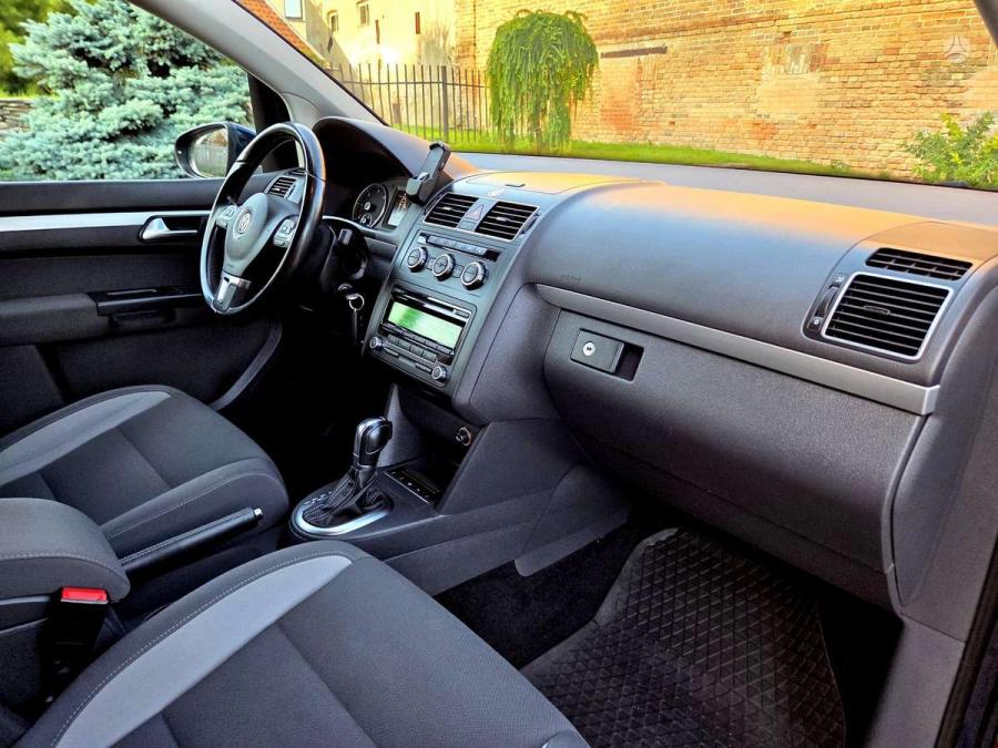 Blue Volkswagen Touran 2013 in Kedainiai, with an engine capacity of 1.97 L and mileage of 287 thousand km for 5999 €, photo 34 on AUTOMOTO.COM.LV