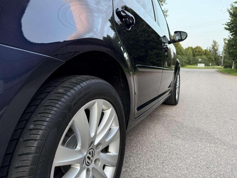 Zils Volkswagen Touran 2013 Kėdainiai, ar dzinēja tilpumu 1.97 L un nobraukumu 290 tūkst. km par 5950 €, foto 13 vietnē AUTOMOTO.COM.LV