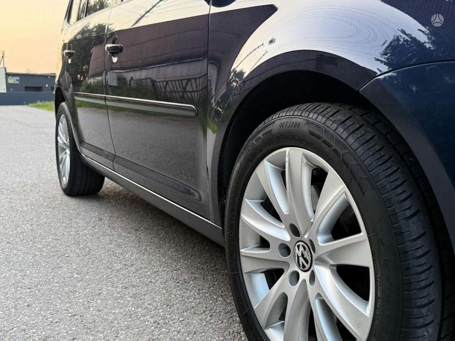 Zils Volkswagen Touran 2013 Kėdainiai, ar dzinēja tilpumu 1.97 L un nobraukumu 290 tūkst. km par 5950 €, foto 15 vietnē AUTOMOTO.COM.LV