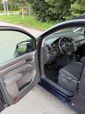 Zils Volkswagen Touran 2013 Kėdainiai, ar dzinēja tilpumu 1.97 L un nobraukumu 290 tūkst. km par 5950 €, foto 17 vietnē AUTOMOTO.COM.LV