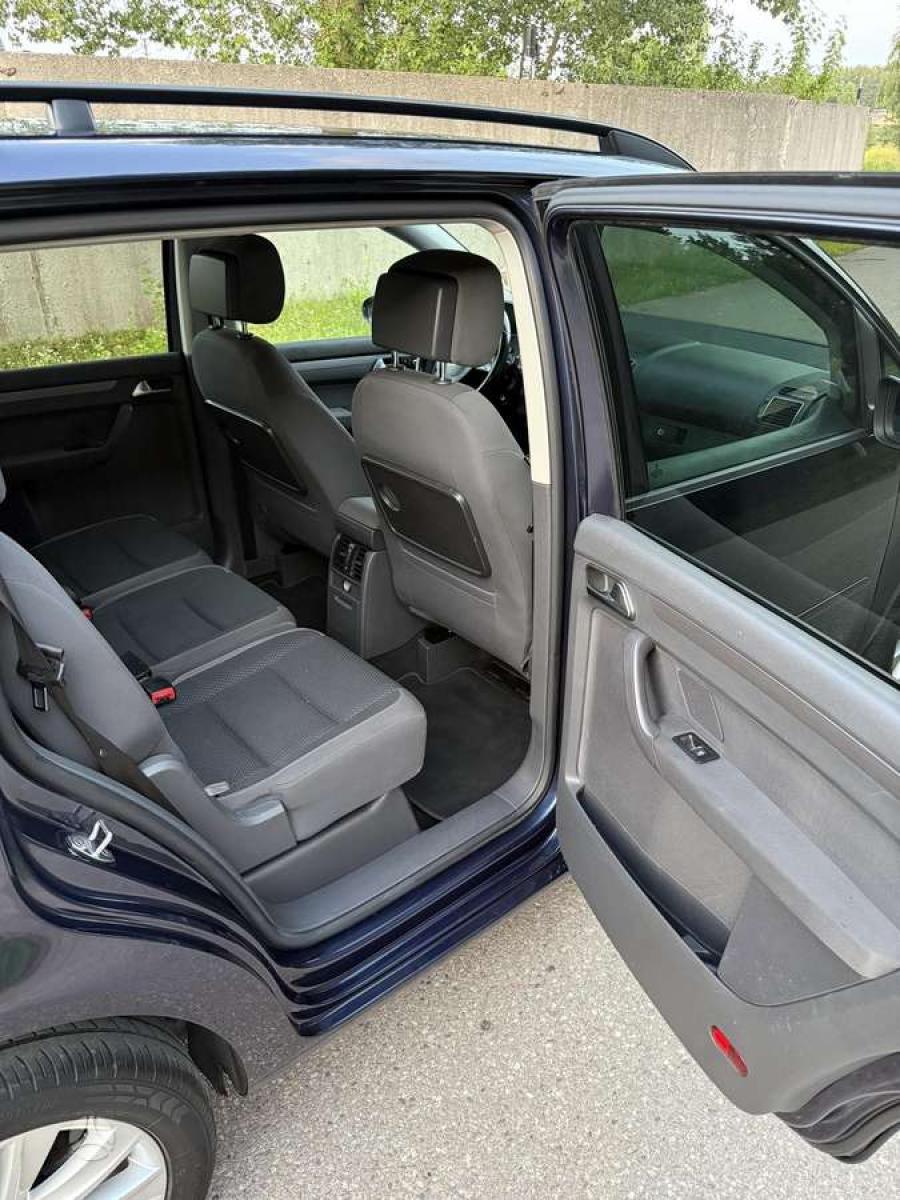 Zils Volkswagen Touran 2013 Kėdainiai, ar dzinēja tilpumu 1.97 L un nobraukumu 290 tūkst. km par 5950 €, foto 21 vietnē AUTOMOTO.COM.LV