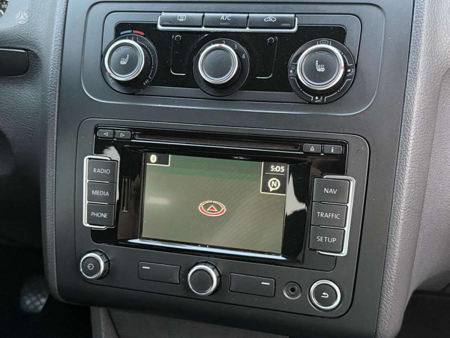 Zils Volkswagen Touran 2013 Kėdainiai, ar dzinēja tilpumu 1.97 L un nobraukumu 290 tūkst. km par 5950 €, foto 26 vietnē AUTOMOTO.COM.LV