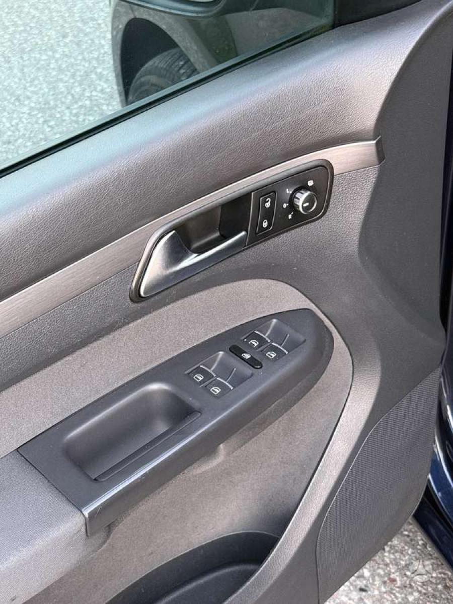 Zils Volkswagen Touran 2013 Kėdainiai, ar dzinēja tilpumu 1.97 L un nobraukumu 290 tūkst. km par 5950 €, foto 28 vietnē AUTOMOTO.COM.LV