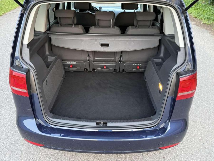 Zils Volkswagen Touran 2013 Kėdainiai, ar dzinēja tilpumu 1.97 L un nobraukumu 290 tūkst. km par 5950 €, foto 34 vietnē AUTOMOTO.COM.LV