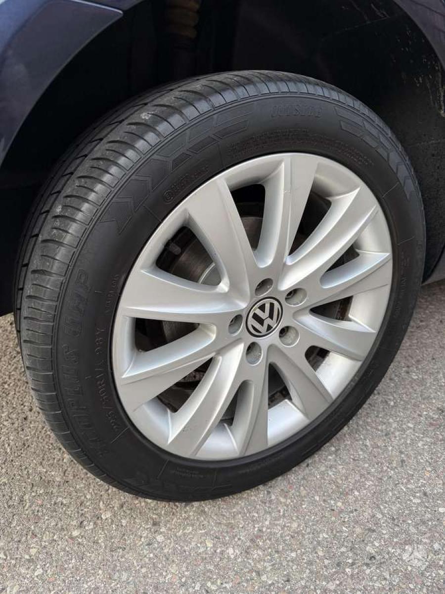 Zils Volkswagen Touran 2013 Kėdainiai, ar dzinēja tilpumu 1.97 L un nobraukumu 290 tūkst. km par 5950 €, foto 35 vietnē AUTOMOTO.COM.LV