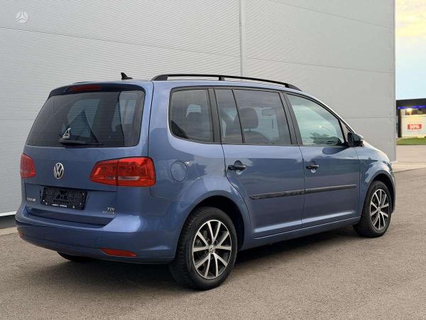 Zils Volkswagen Touran 2013 Utena, ar dzinēja tilpumu 1.60 L un nobraukumu 304 tūkst. km par 5750 €, foto 8 vietnē AUTOMOTO.COM.LV