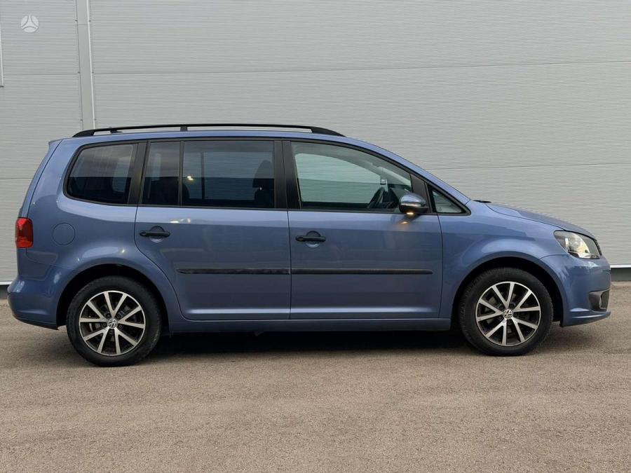 Zils Volkswagen Touran 2013 Utena, ar dzinēja tilpumu 1.60 L un nobraukumu 304 tūkst. km par 5750 €, foto 10 vietnē AUTOMOTO.COM.LV