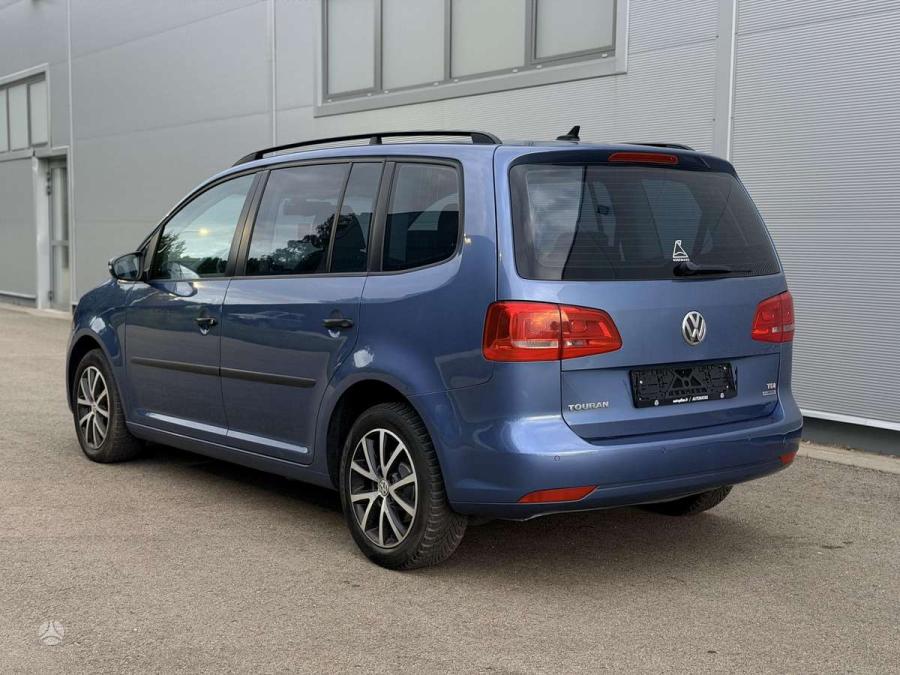 Zils Volkswagen Touran 2013 Utena, ar dzinēja tilpumu 1.60 L un nobraukumu 304 tūkst. km par 5750 €, foto 12 vietnē AUTOMOTO.COM.LV