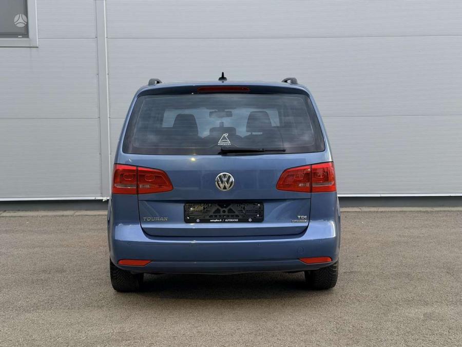 Zils Volkswagen Touran 2013 Utena, ar dzinēja tilpumu 1.60 L un nobraukumu 304 tūkst. km par 5750 €, foto 13 vietnē AUTOMOTO.COM.LV