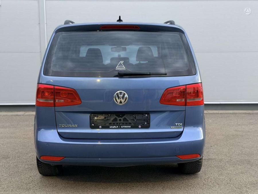 Zils Volkswagen Touran 2013 Utena, ar dzinēja tilpumu 1.60 L un nobraukumu 304 tūkst. km par 5750 €, foto 14 vietnē AUTOMOTO.COM.LV
