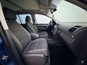Zils Volkswagen Touran 2013 Utena, ar dzinēja tilpumu 1.60 L un nobraukumu 304 tūkst. km par 5750 €, foto 16 vietnē AUTOMOTO.COM.LV