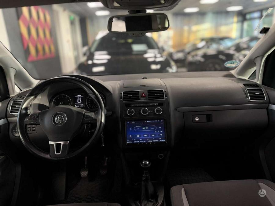 Blue Volkswagen Touran 2013 in Klaipeda, with an engine capacity of 1.39 L and mileage of 178 thousand km for 7700 €, photo 10 on AUTOMOTO.COM.LV