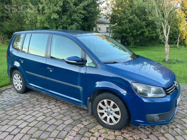 Blue Volkswagen Touran 2013 in Riga, with an engine capacity of 1.60 L and mileage of 370 thousand km for 700 €, photo 3 on AUTOMOTO.COM.LV
