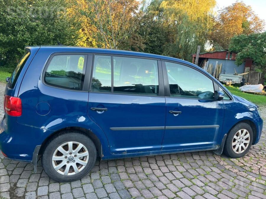 Blue Volkswagen Touran 2013 in Riga, with an engine capacity of 1.60 L and mileage of 370 thousand km for 700 €, photo 4 on AUTOMOTO.COM.LV