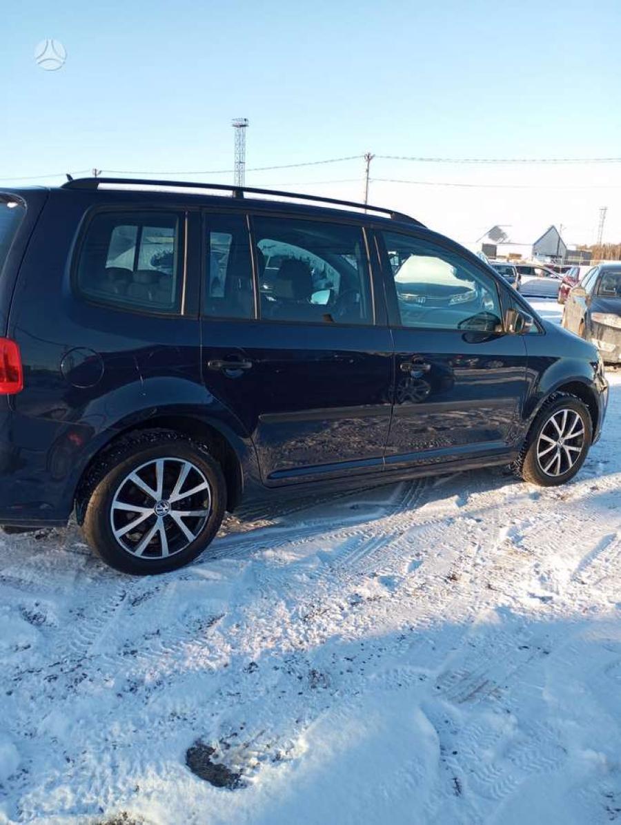 Blue Volkswagen Touran 2014 in Kaunas, with an engine capacity of 1.40 L and mileage of 160 thousand km for 4800 €, photo 7 on AUTOMOTO.COM.LV