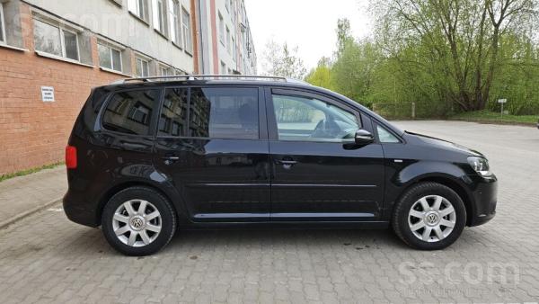 Zils Volkswagen Touran 2014 Rīga, ar dzinēja tilpumu 1.60 L un nobraukumu 290 tūkst. km par 5200 €, foto 5 vietnē AUTOMOTO.COM.LV