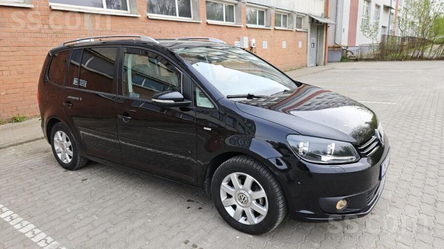 Blue Volkswagen Touran 2014 in Riga, with an engine capacity of 1.60 L and mileage of 290 thousand km for 5200 €, photo 9 on AUTOMOTO.COM.LV