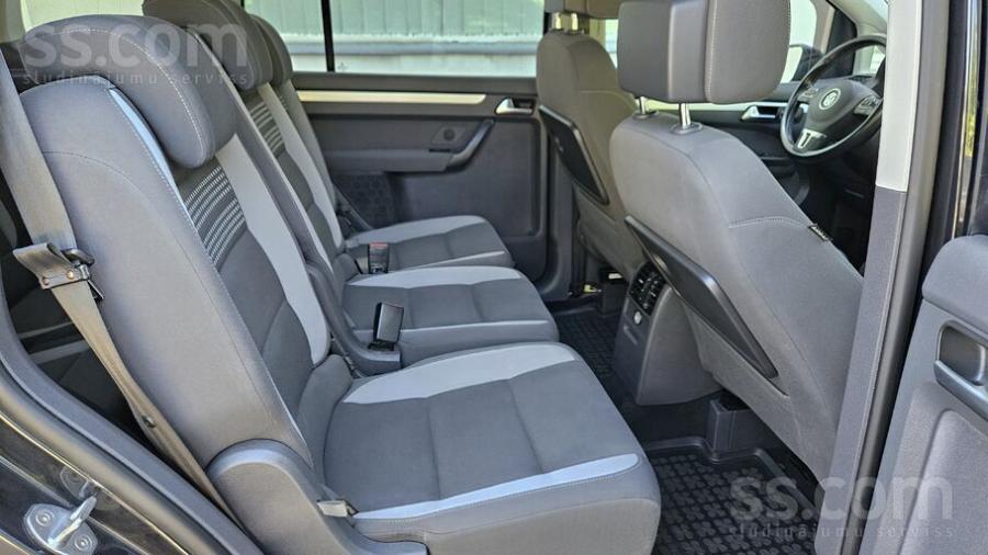 Blue Volkswagen Touran 2014 in Riga, with an engine capacity of 1.60 L and mileage of 290 thousand km for 5200 €, photo 12 on AUTOMOTO.COM.LV