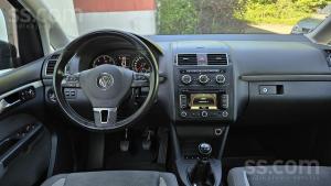 Blue Volkswagen Touran 2014 in Riga, with an engine capacity of 1.60 L and mileage of 290 thousand km for 5200 €, photo 15 on AUTOMOTO.COM.LV