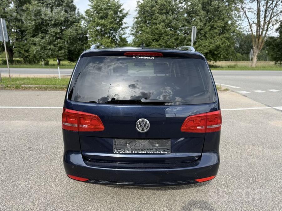 Blue Volkswagen Touran 2014 in Ogre, with an engine capacity of 1.60 L and mileage of 188 thousand km for 8199 €, photo 7 on AUTOMOTO.COM.LV