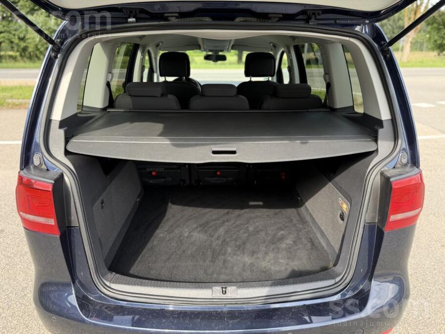 Blue Volkswagen Touran 2014 in Ogre, with an engine capacity of 1.60 L and mileage of 188 thousand km for 8199 €, photo 8 on AUTOMOTO.COM.LV